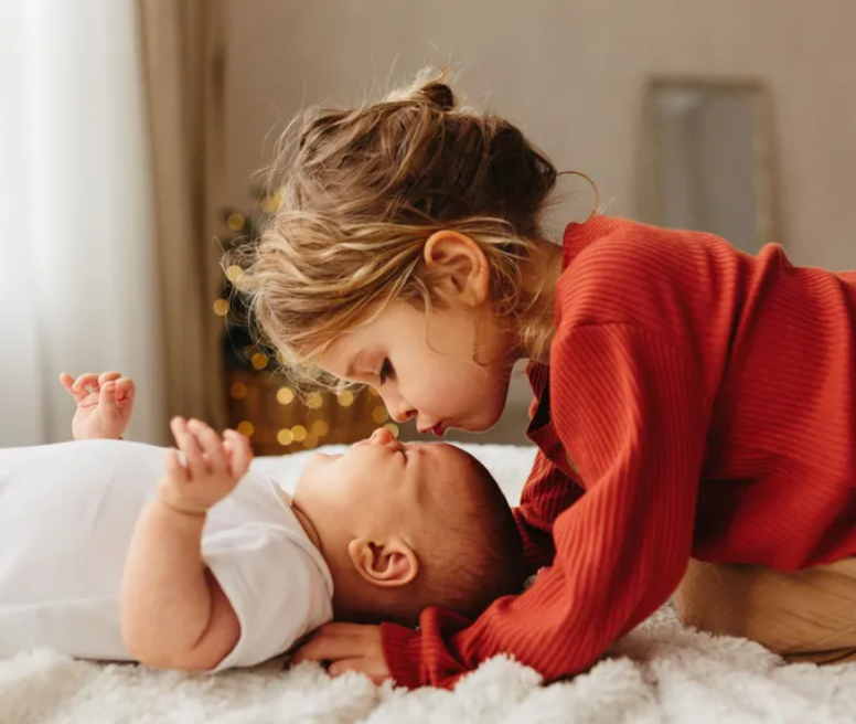 What is the optimum gap between the first and second sibling?